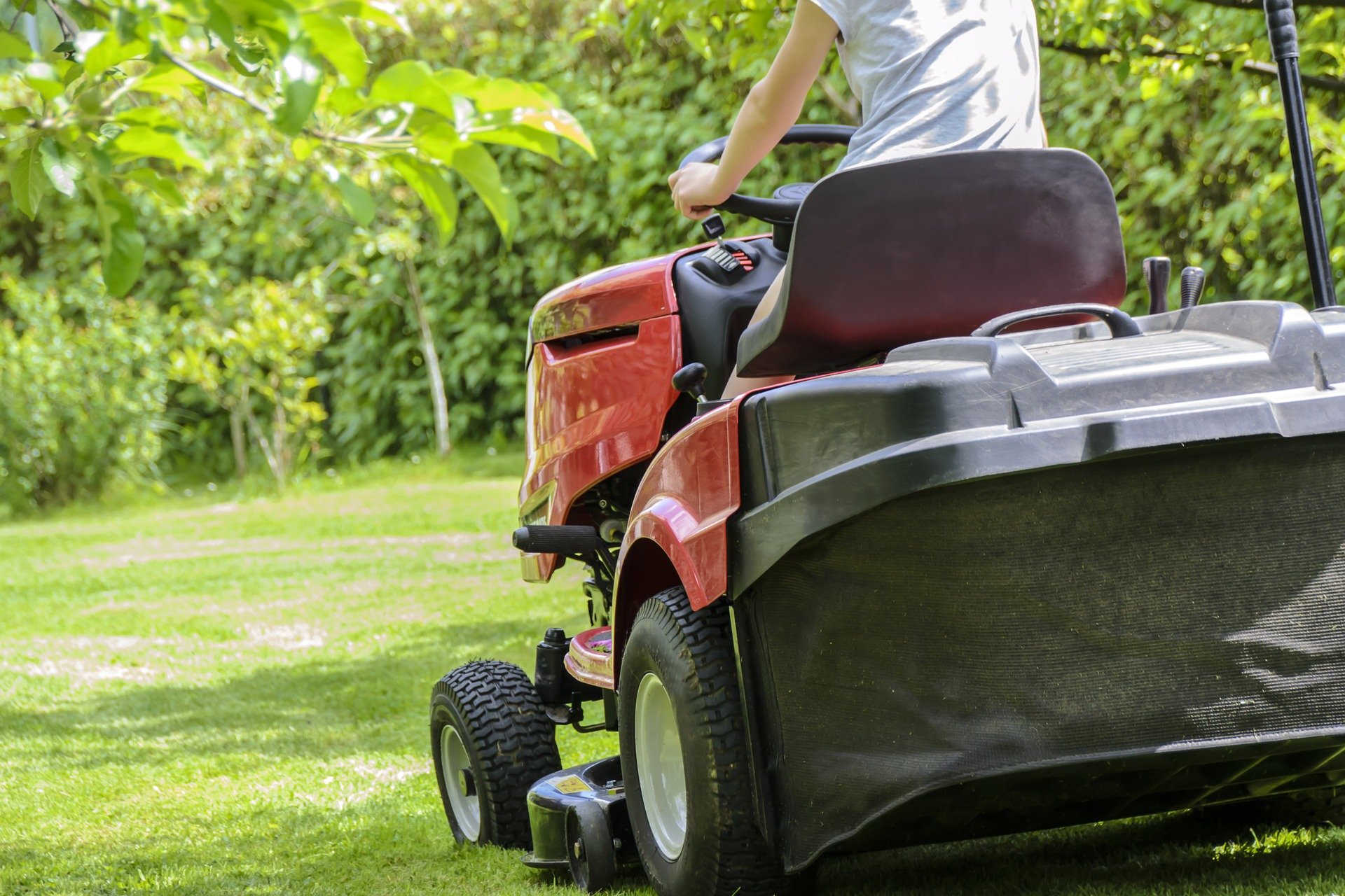 Tout savoir sur la tonte des terrains de sports - Hege Applications